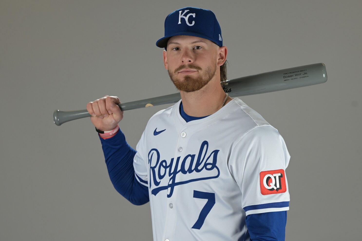 Bobby Witt Jr. se luce con el madero en victoria de Reales