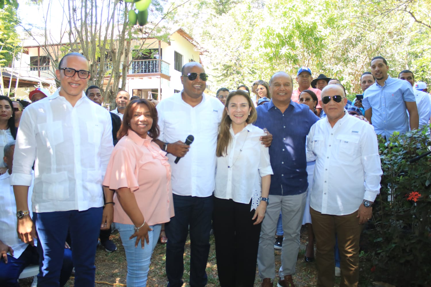 Carolina Mejía sostiene encuentro con dirigentes del PRM en SJM