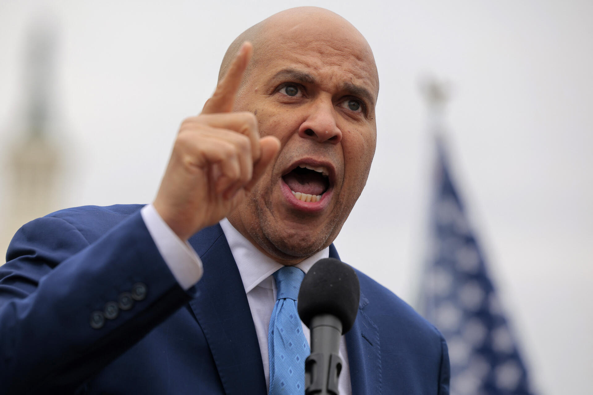 Cory Booker: realiza discurso de más de 24 horas contra Trump