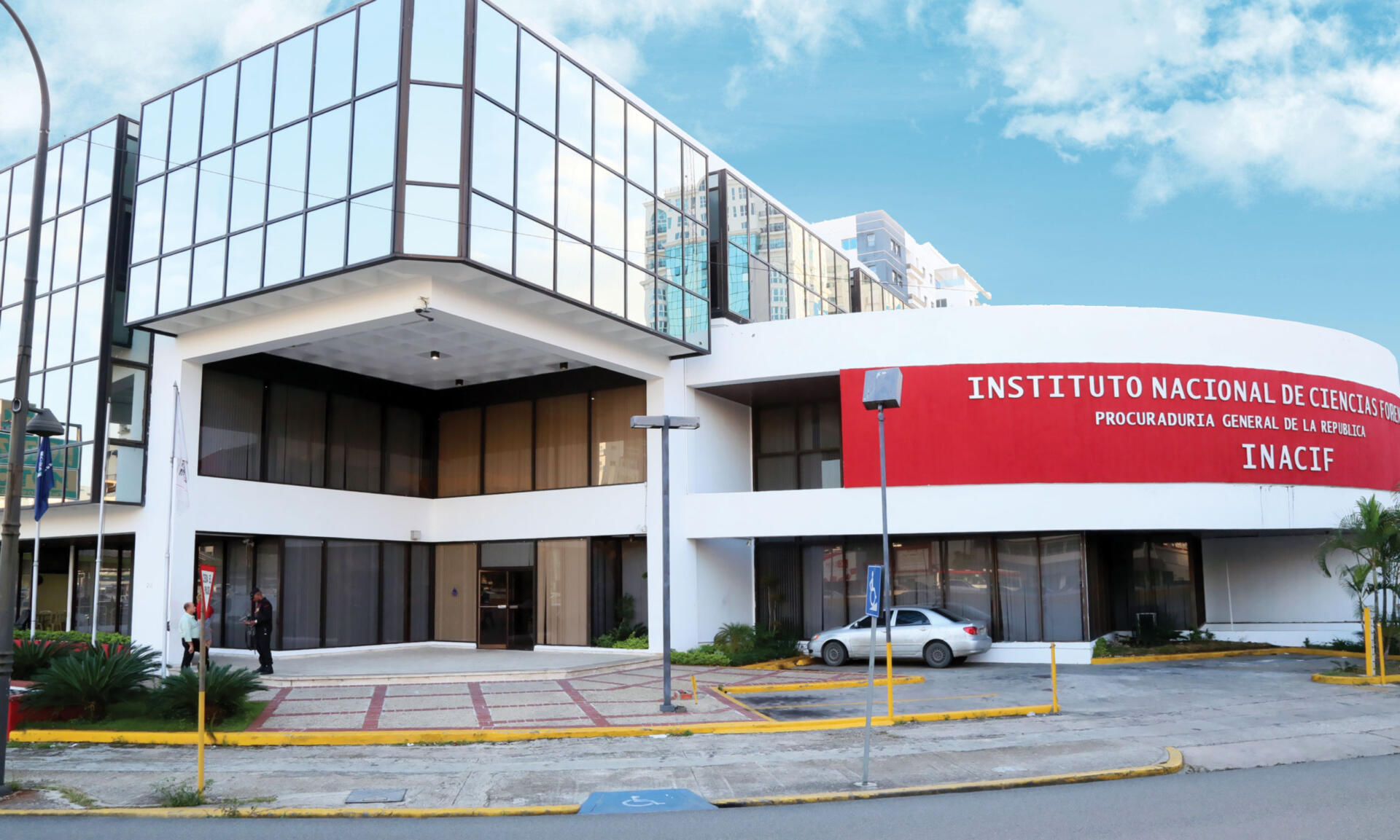 Jet Set: Familiares siguen llegando al Inacif para identificar victimas