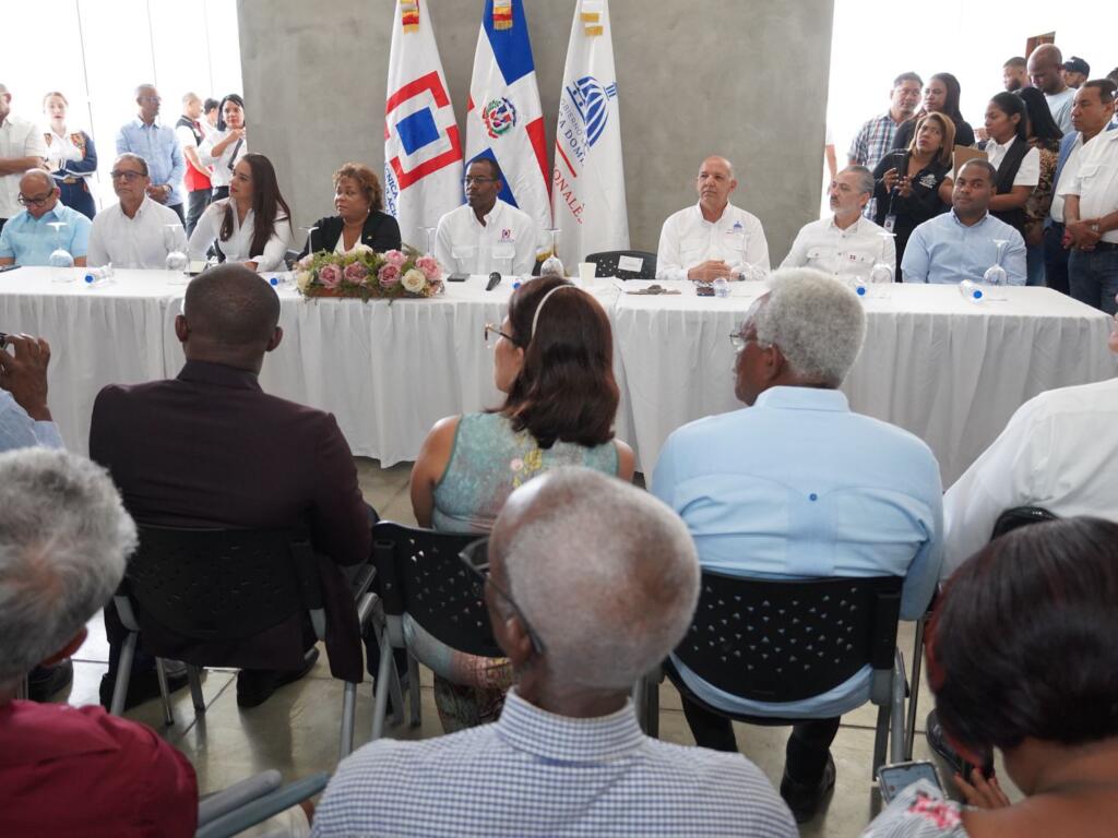 Gobierno inicia proyecto de titulación que beneficiará a más de 20 mil ...