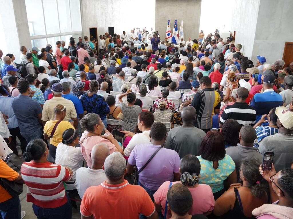 Gobierno inicia proyecto de titulación que beneficiará a más de 20 mil ...