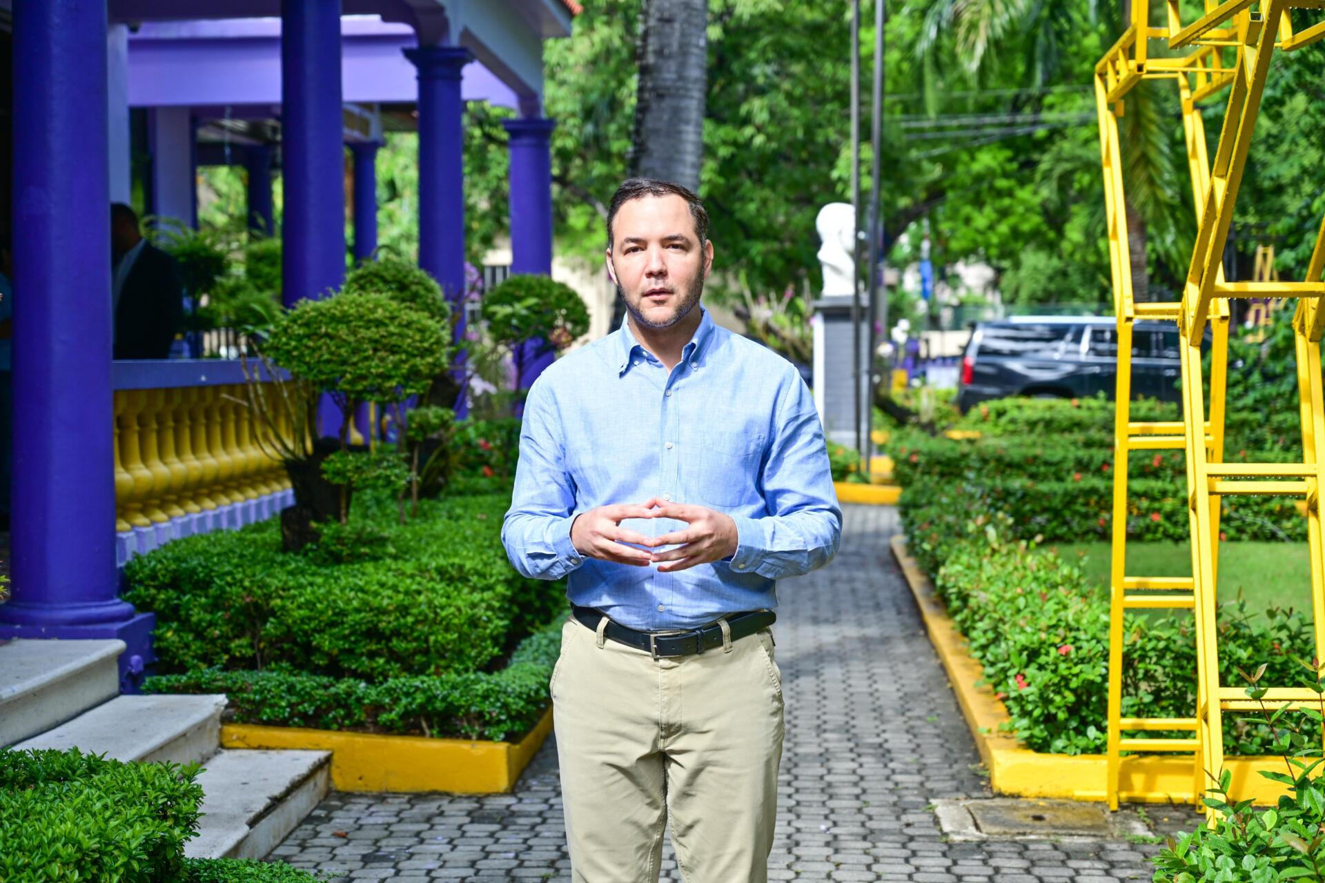 Johnny Pujols invita a reflexionar en Semana Santa