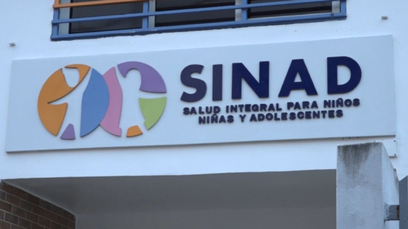 Sinad ofrece apoyo emocional a niños afectados tragedia Jet Set