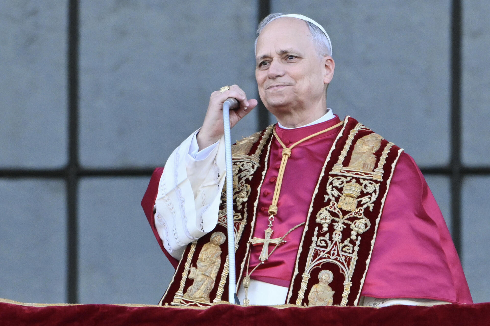El papa toma posesión de su cátedra de obispo de Roma