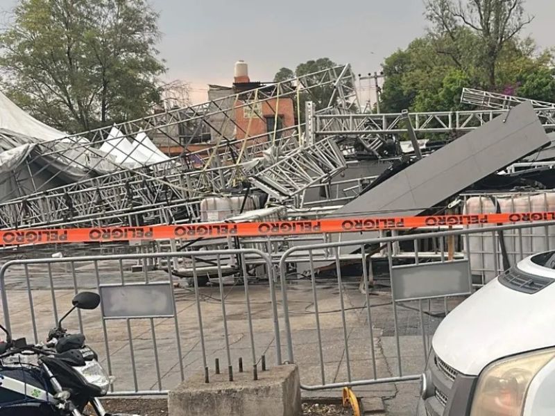 Colapso de estructura deja siete heridos en México