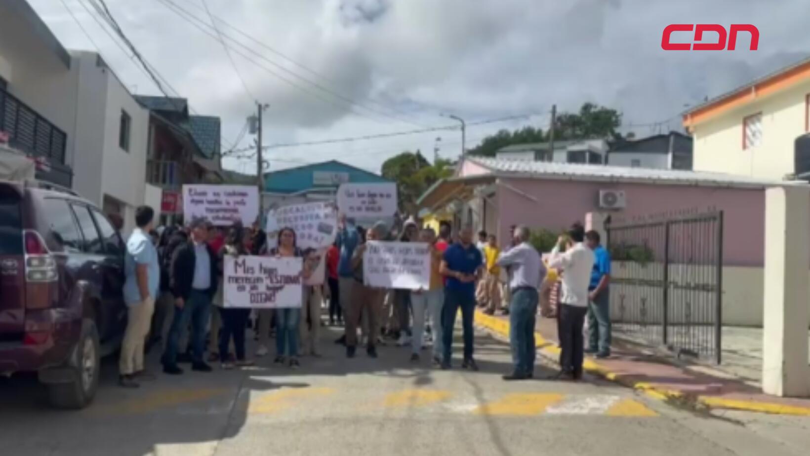 En El Caimito en Jánico pide terminación de centro educativo