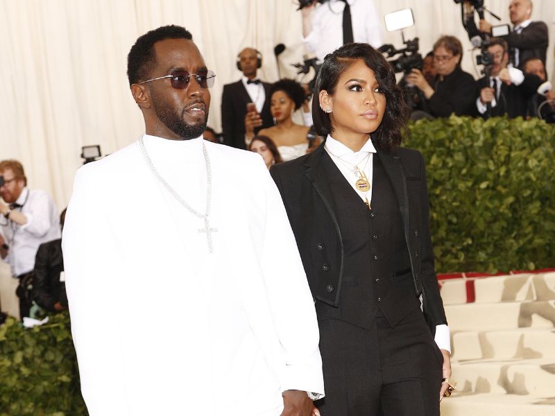 Ex de "Diddy" Combs concluye su sombrío testimonio en el juicio