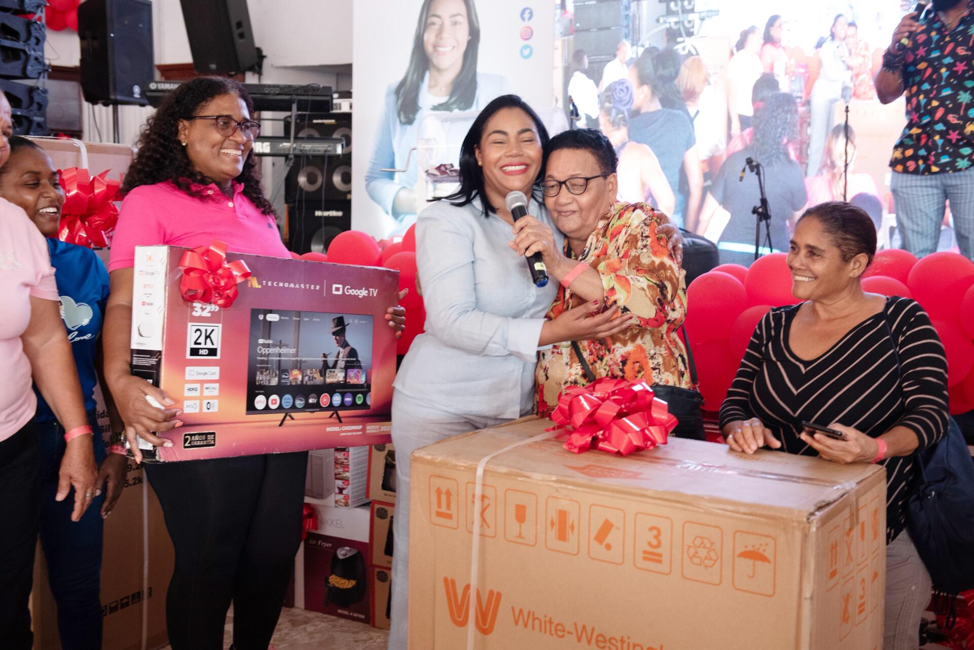 Diputada celebra por todo lo alto a las madres en SDO