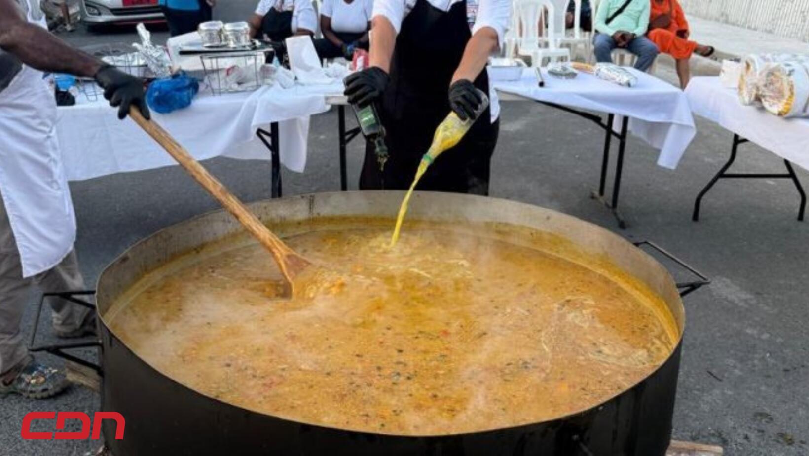 Preparan “Asopao de Mariscos con Coco" para mil personas