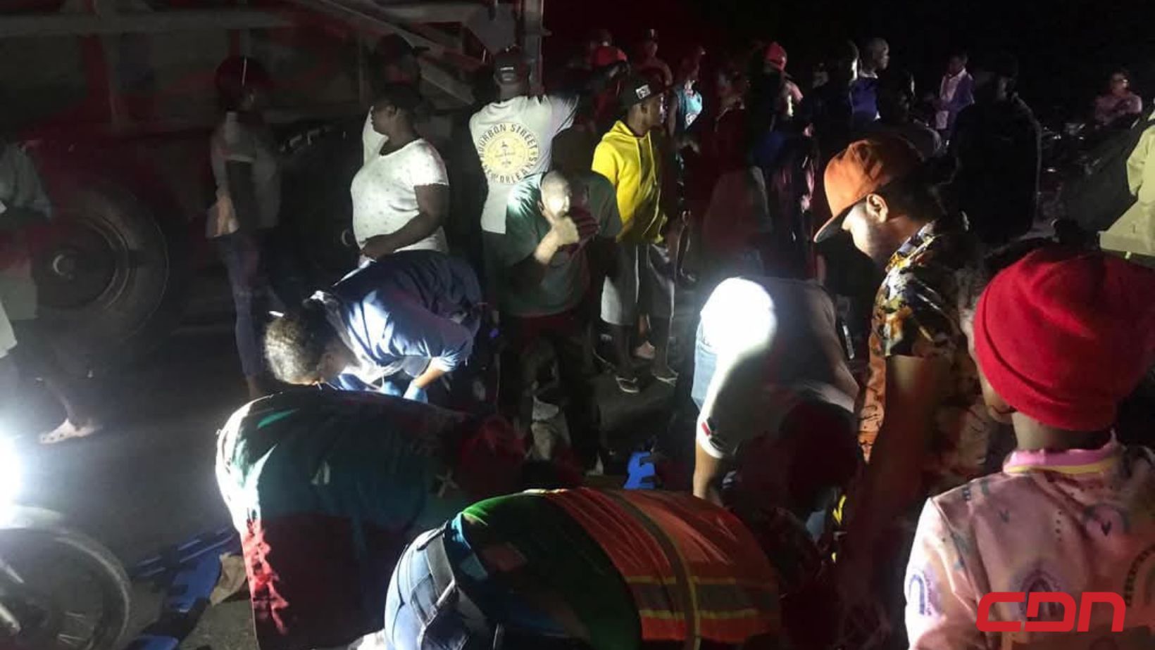 Hombre resulta herido al chocar con tractor sin luces