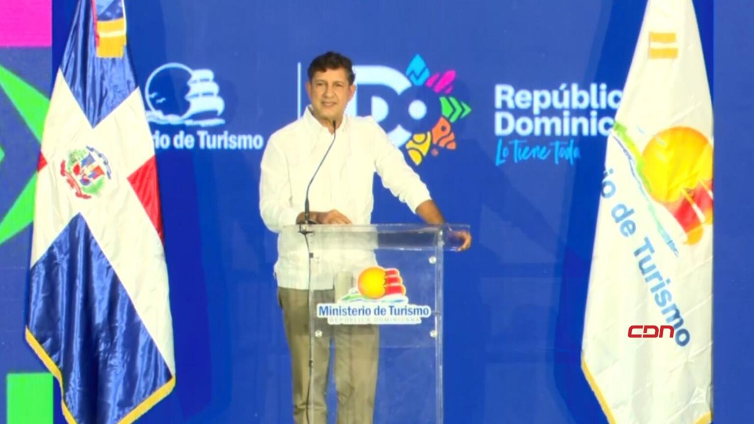 Manuel Estrella resalta gestión del ministro de Turismo en Santiago
