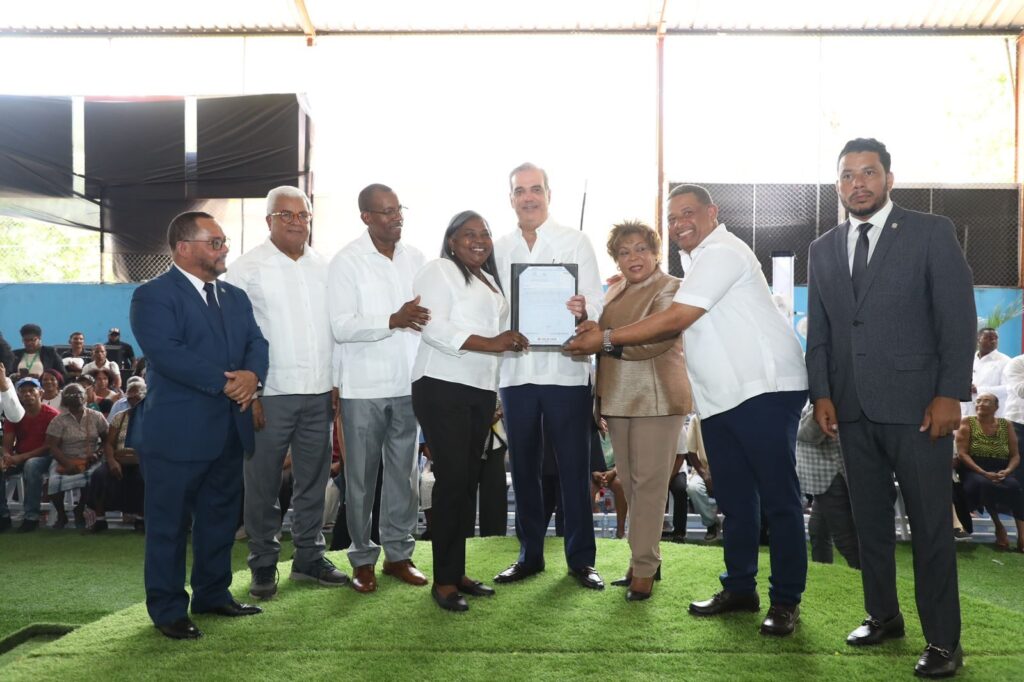 Abinader inicia programa de titulación municipal en Monte Plata