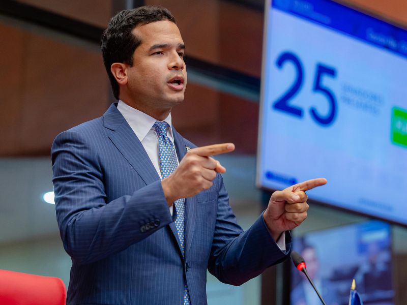 Omar Fernández propone la modificación de un proyecto de ley