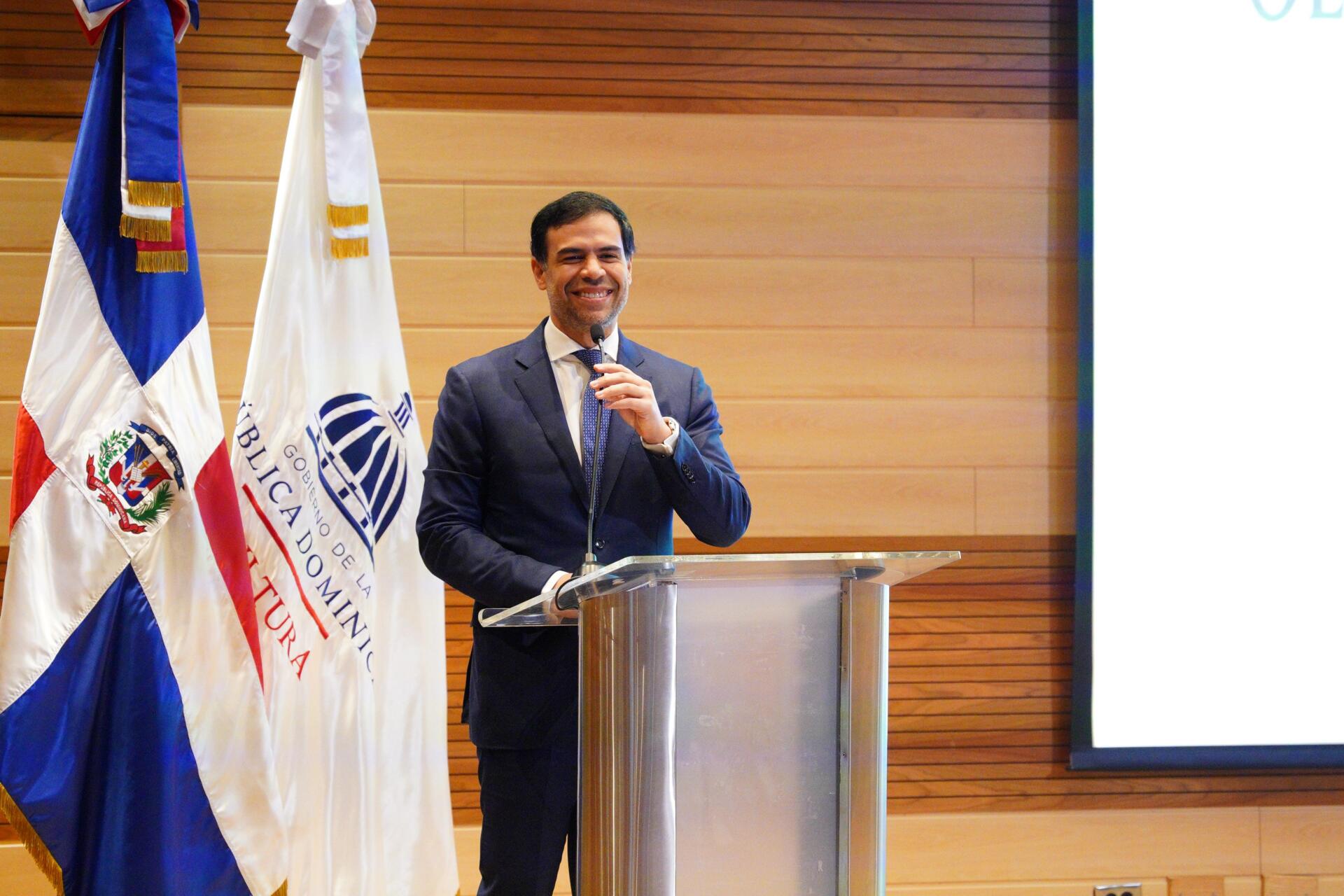 Roberto Ángel exponel “El Poder de las Buenas Palabras”.
