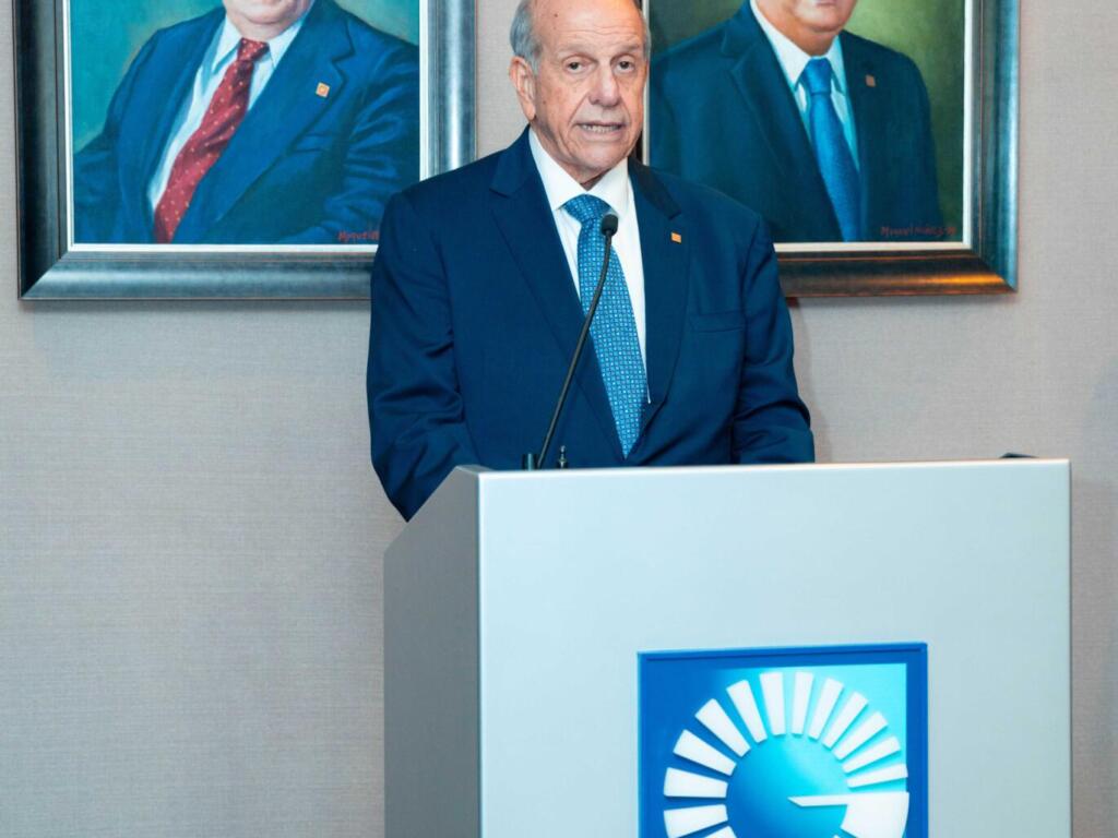 Popular reconoce a Marino D. Espinal como Consejero Emérito