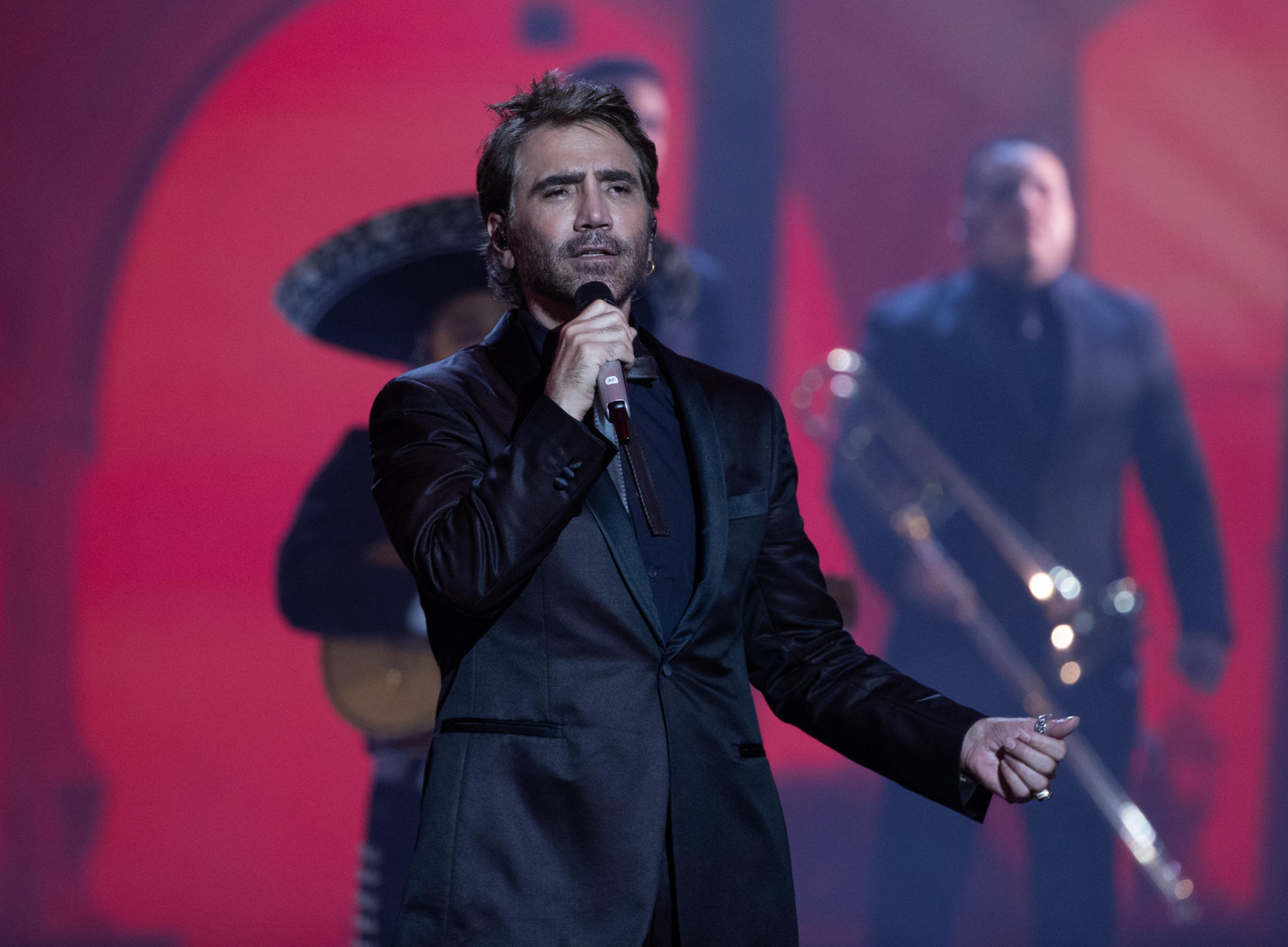 Alejandro Fernández donará ganancias de conciertos en EE.UU