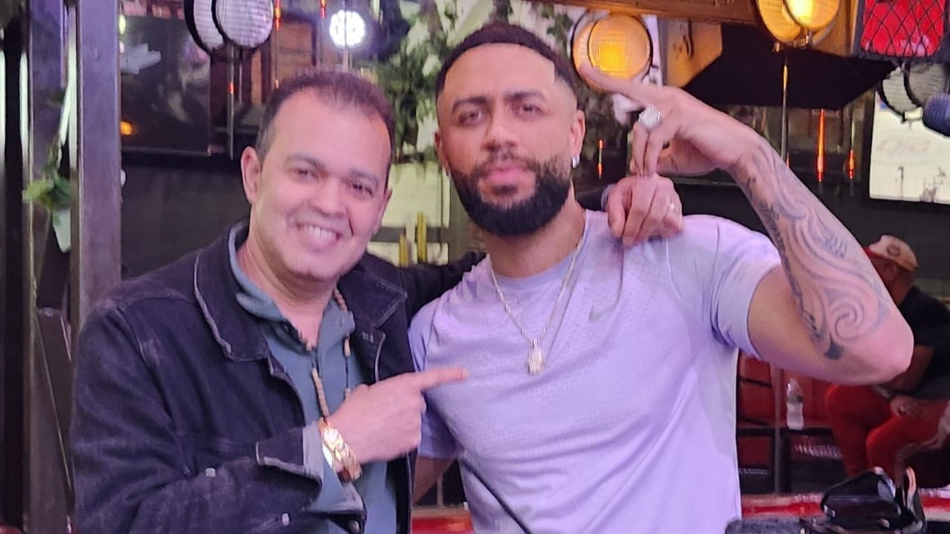 Alex Bueno logra acogida con su versión en merengue