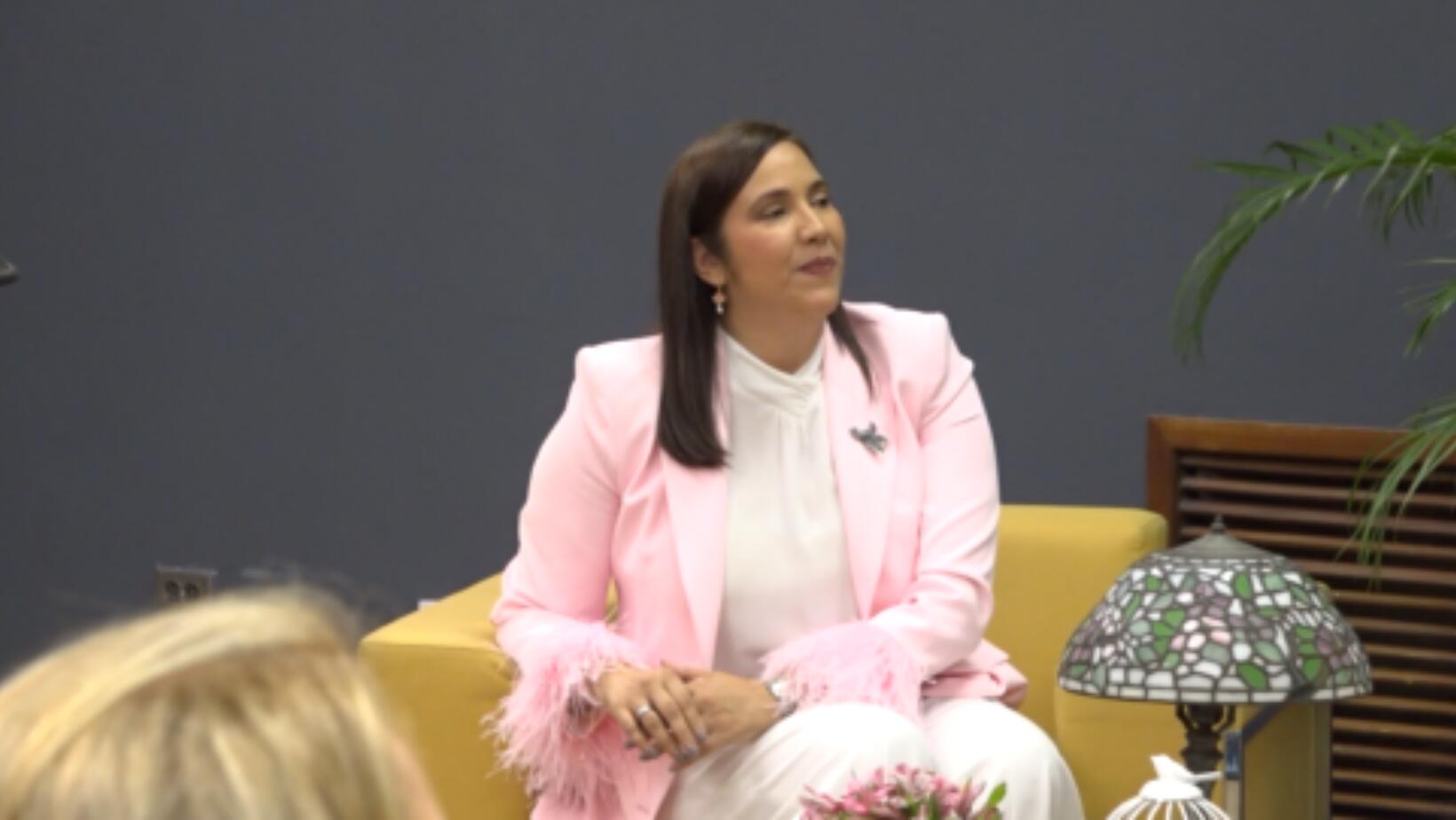 Alexandra Ureña García Presenta "Avecilla en Vuelo"