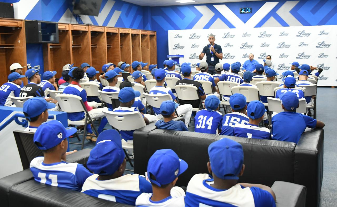 DCNB realiza charla motivacional a 60 atletas en campamento