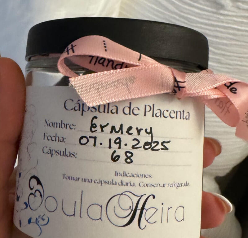 La Materialista consume cápsulas de su placenta