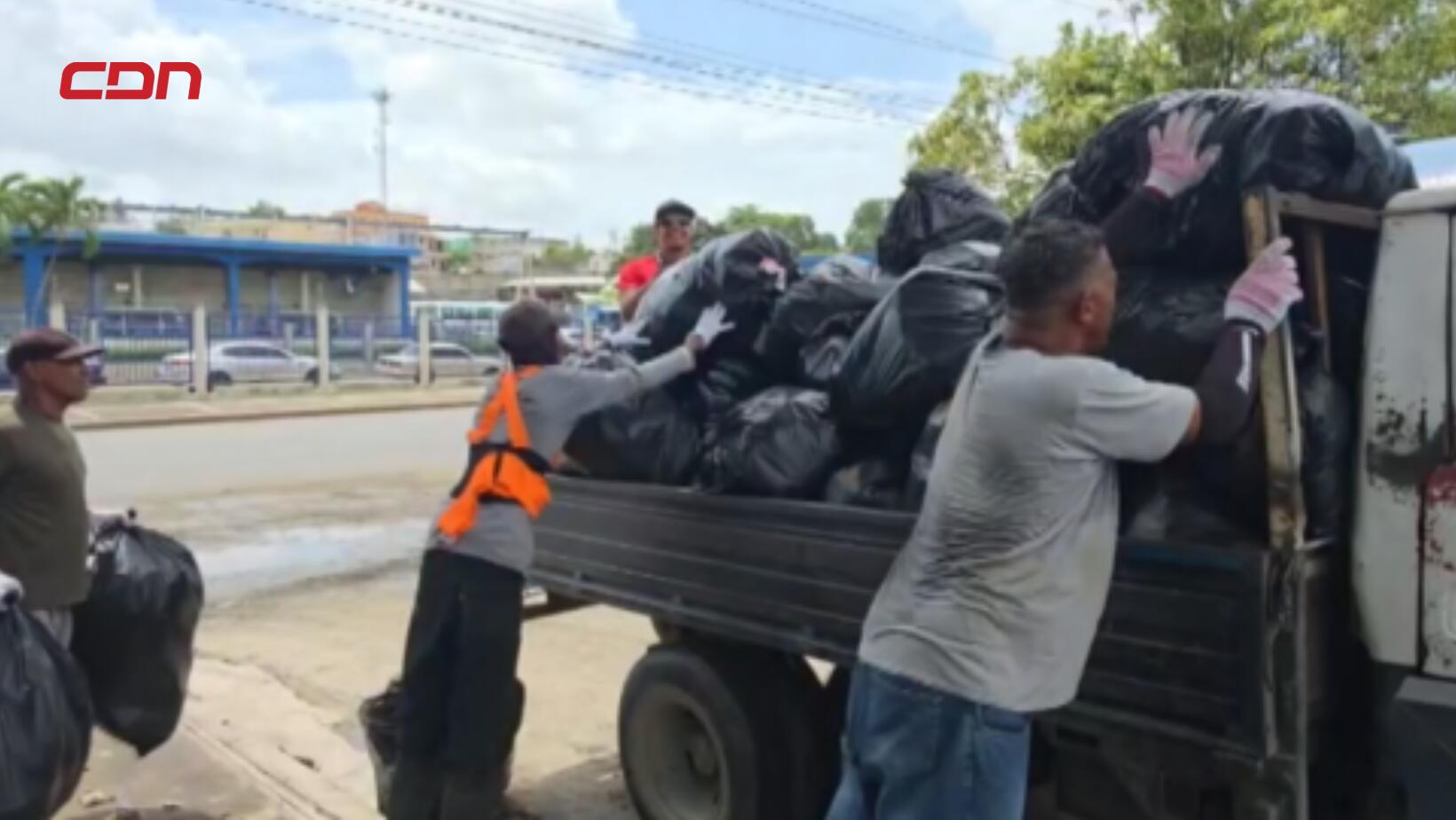 Coraasan recolecta más de mil libras de desechos