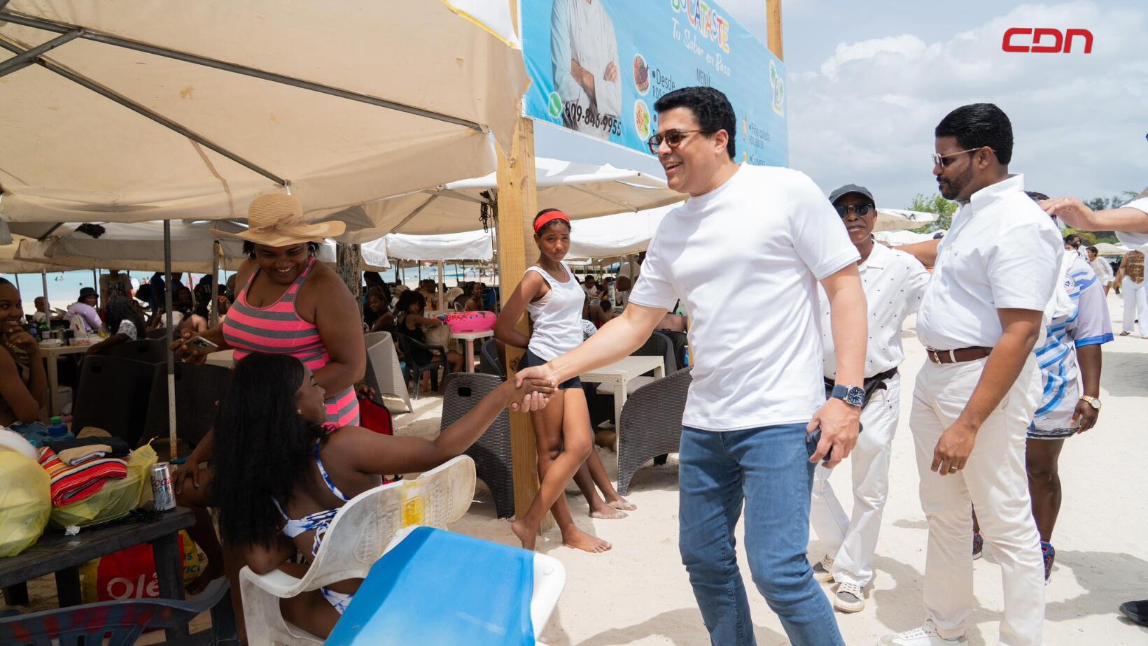 David Collado se compromete a fortalecer el turismo Boca Chica