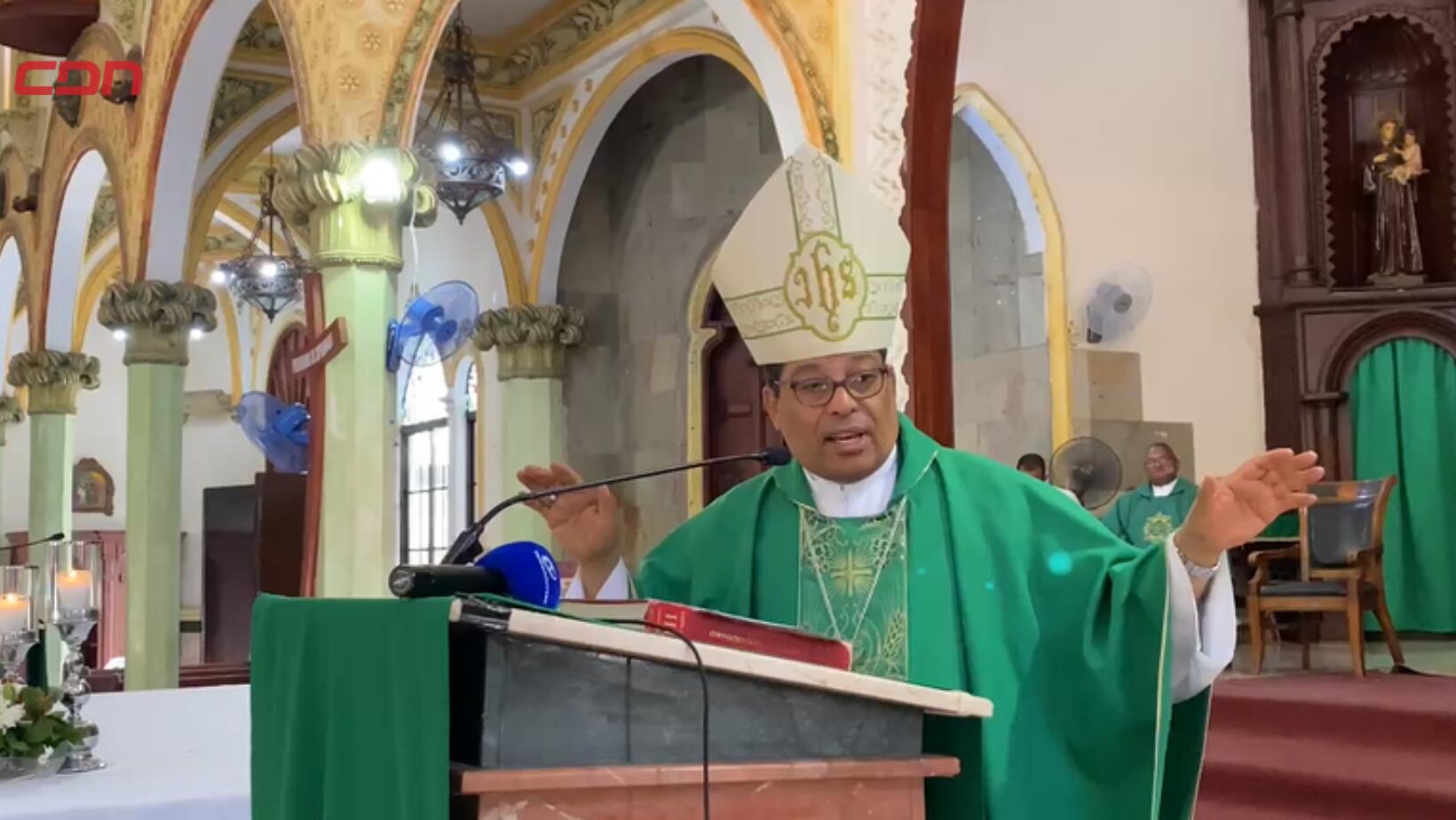 Obispo destaca eficiencia del sistema judicial en San Juan