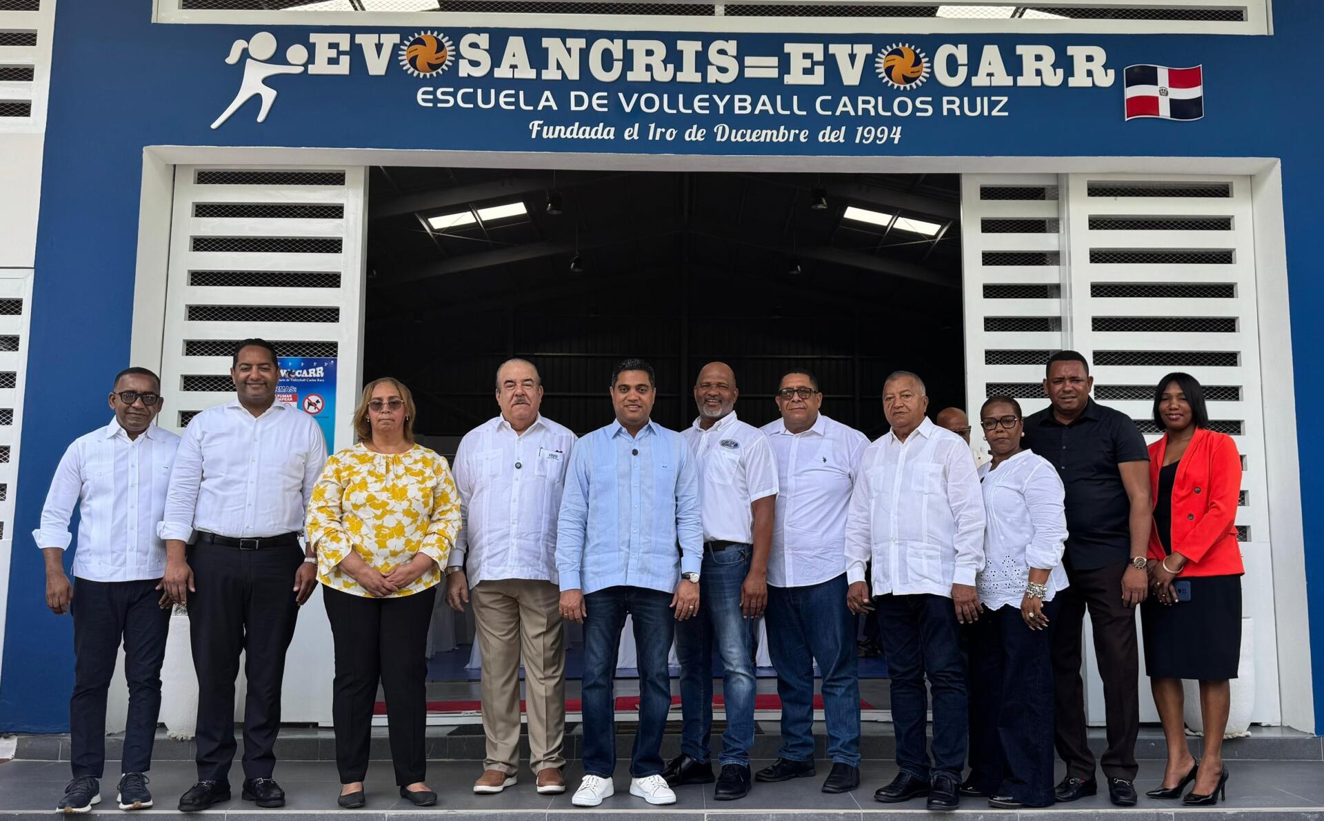 Cristóbal Marte y Kelvin Cruz entregan piso y utilerías en SC