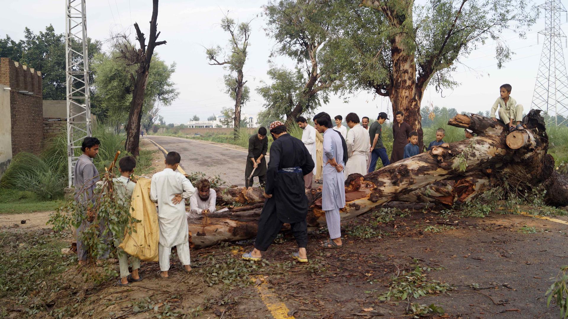 Pakistán reubica a 24.000 personas por inundaciones del monzón