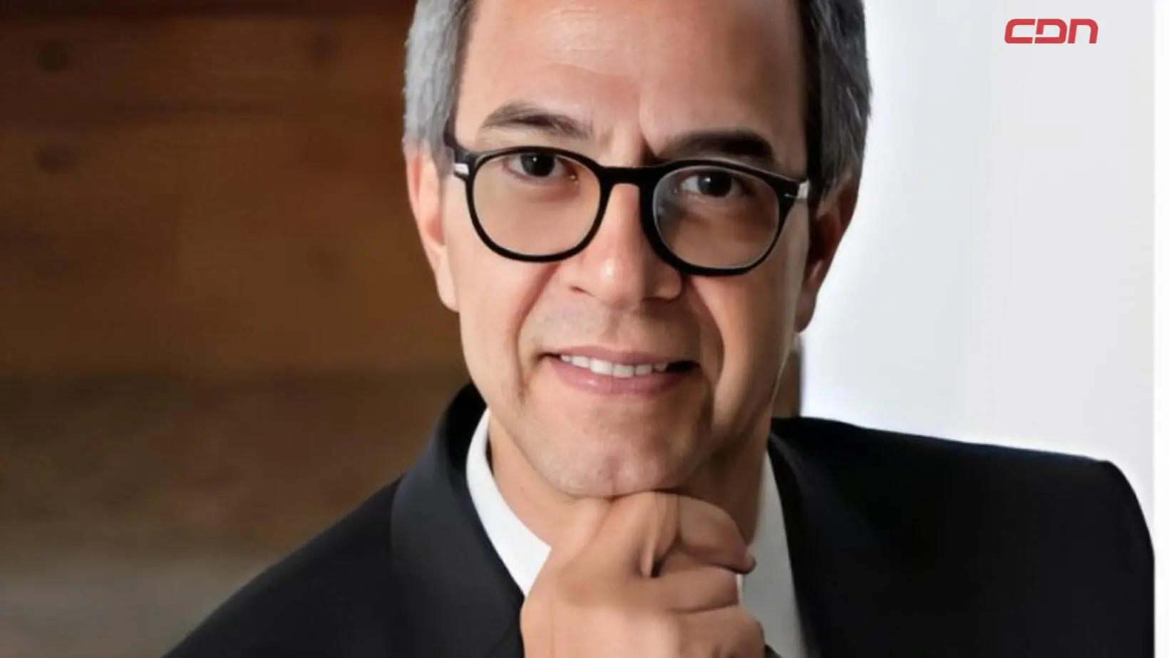 José Mármol reflexiona sobre identidad y posmodernidad