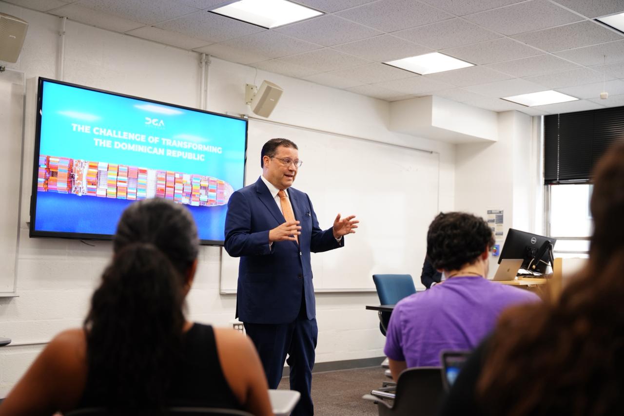 Yayo presenta transformación logistica de RD en Washington