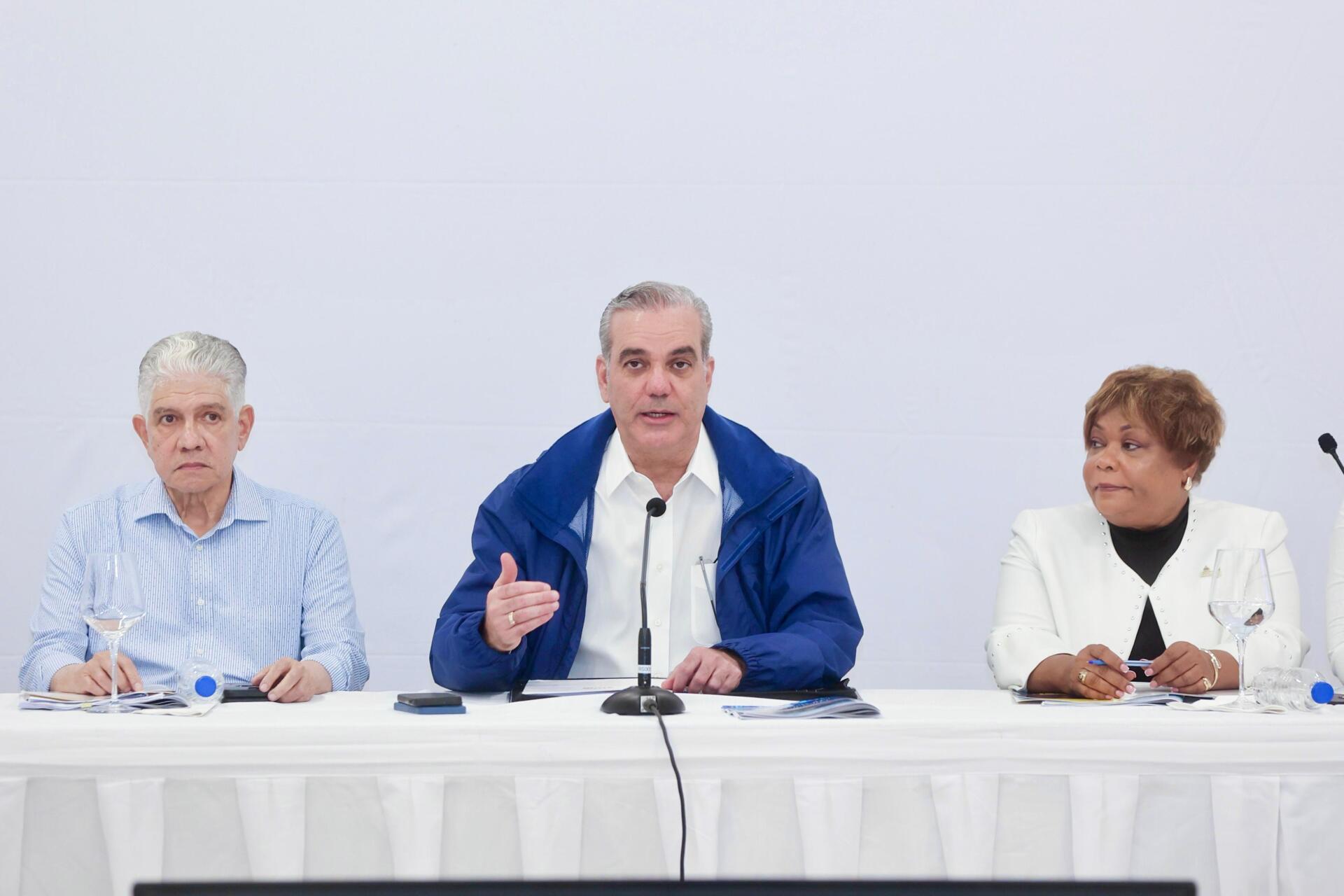 Abinader revisa obras y define prioridades para 2026