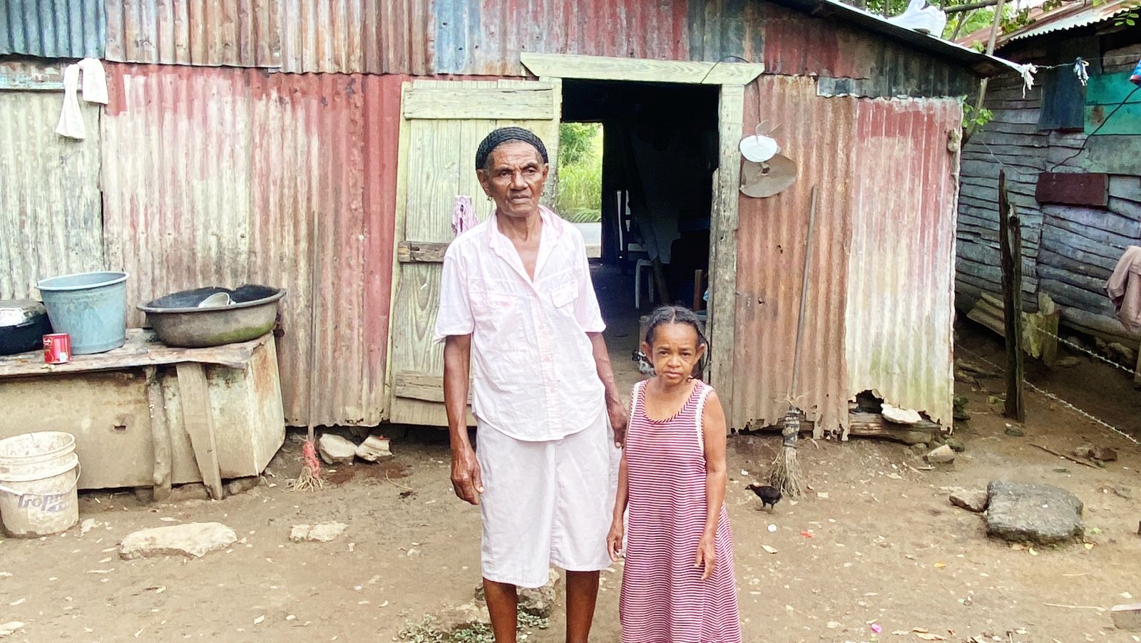 Kenia Ramírez, la mujer más pequeña de RD, pide una casa digna