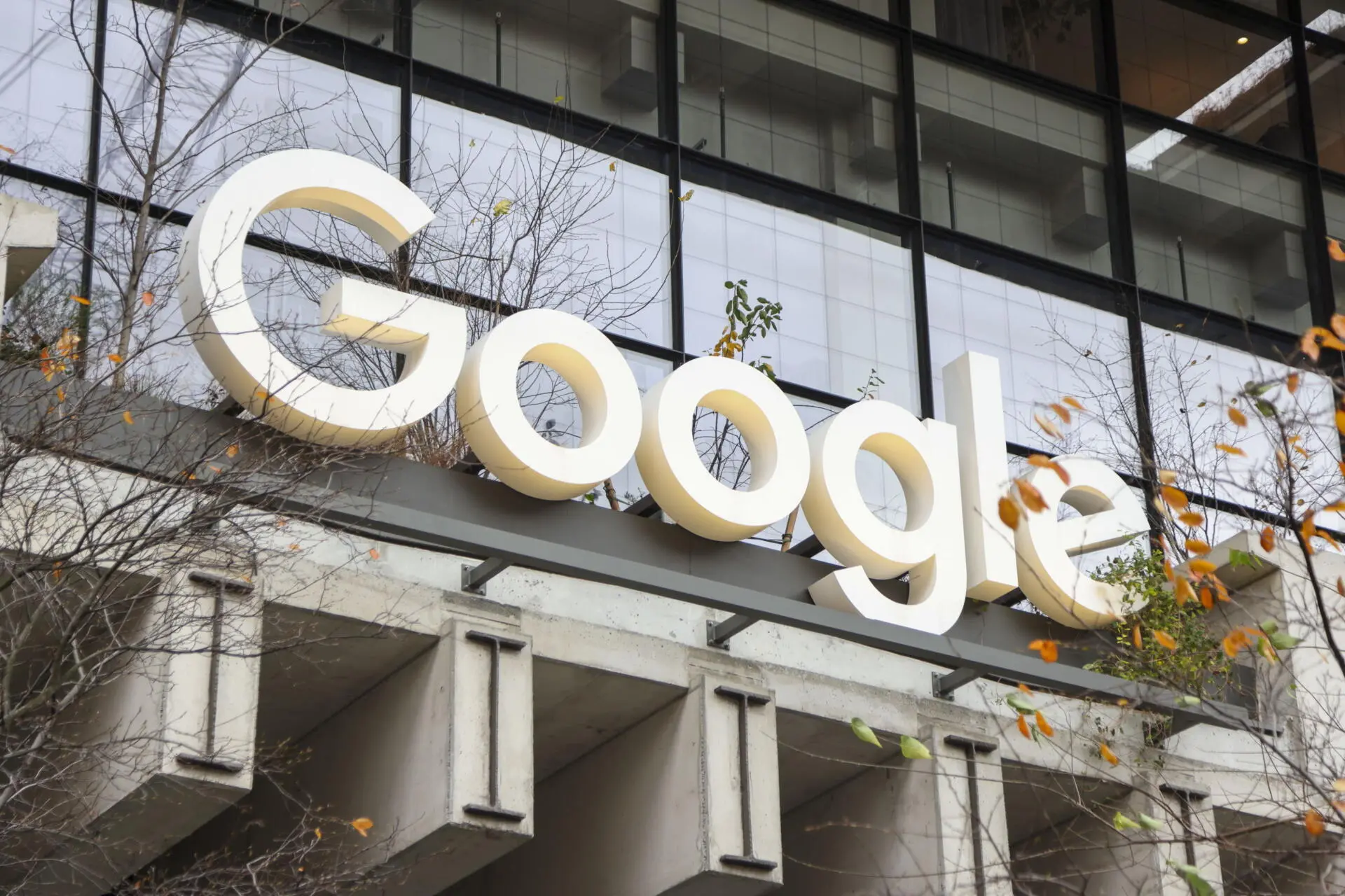 Juez de EE.UU. rechaza dividir Google en caso antimonopolio