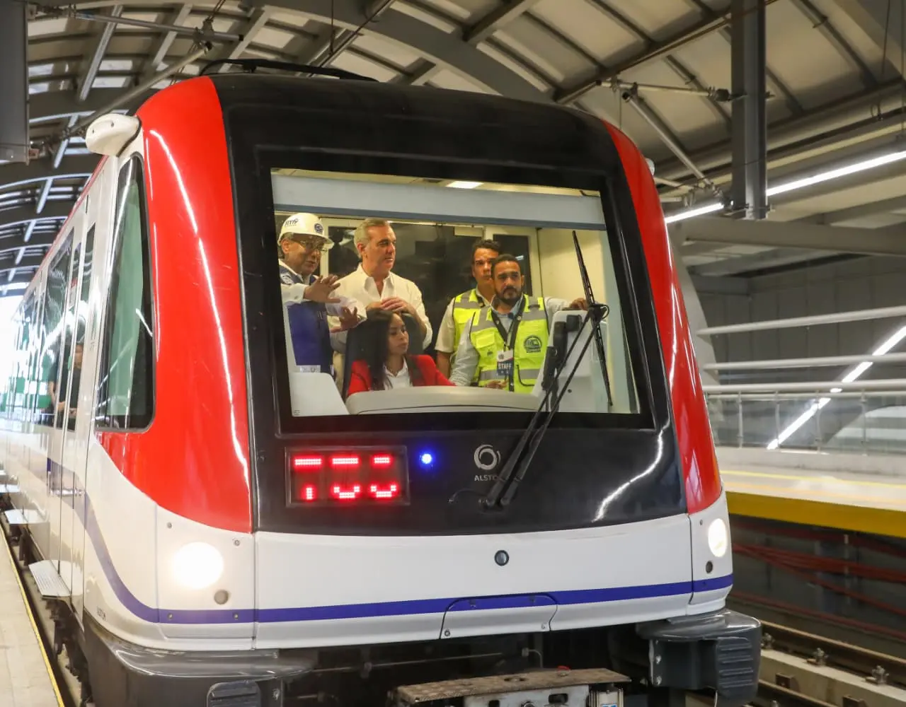 Presidente Abinader realiza recorrido en en Línea 2C del Metro