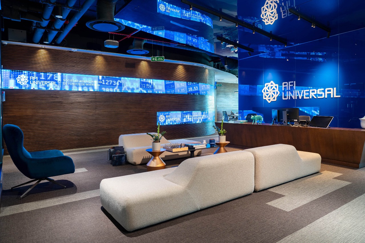AFI Universal se fortalece con mejora en calificación de riesgo