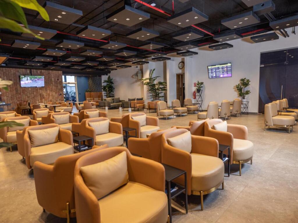 Before Boarding: Remodelación de Salones Premium