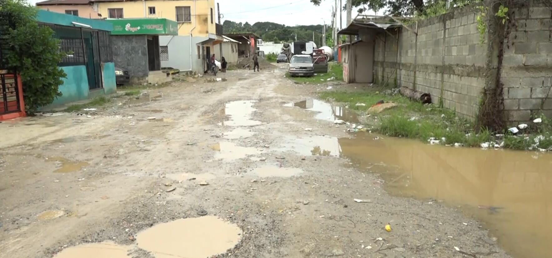 Inundaciones en Manoguayabo: moradores claman por ayuda