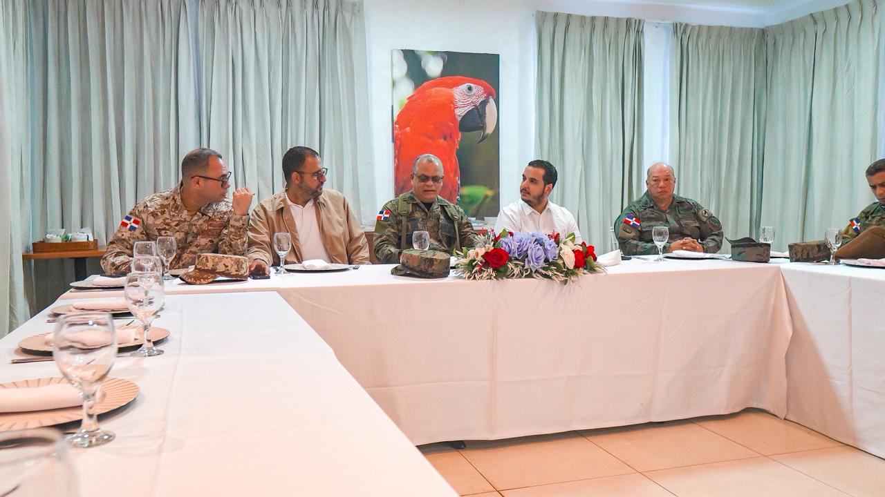 Ministro de Defensa se reúne con directivos de Codevi