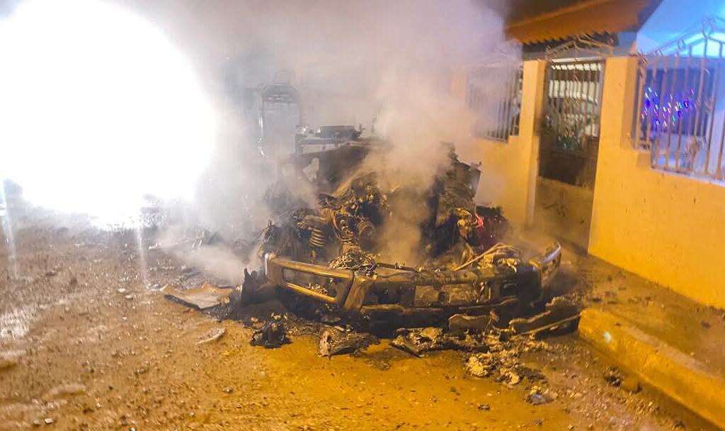 Incendian camioneta de dirigente político Pablo Acosta