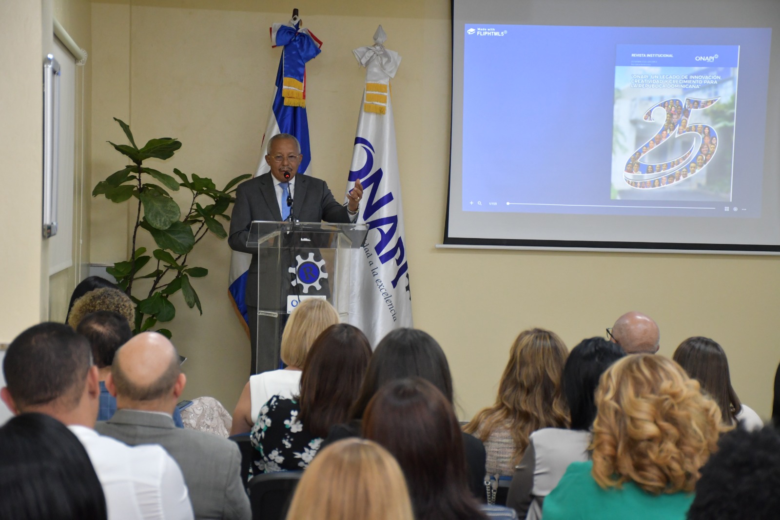 Onapi presenta edición de la revista Onapi Informa