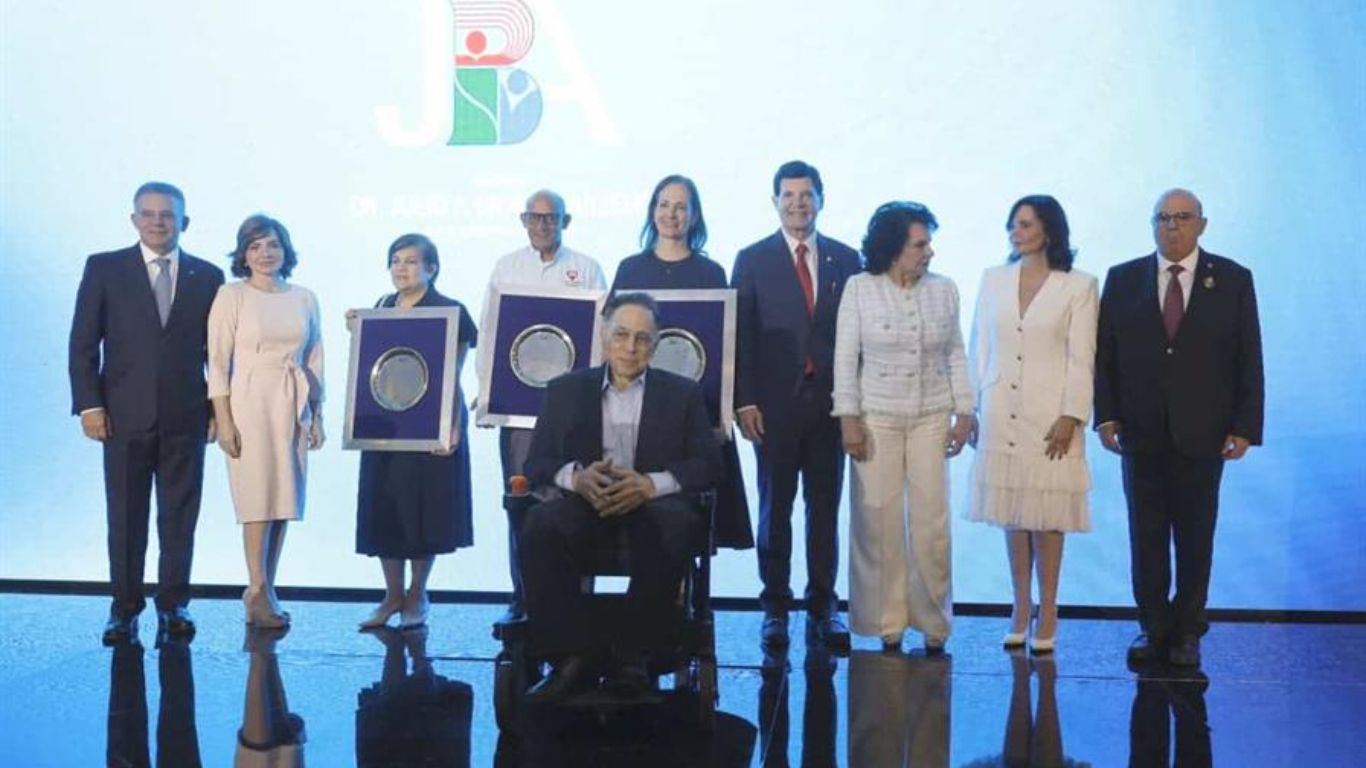 Fundación Rica entrega premios a ganadores de Julio Brache