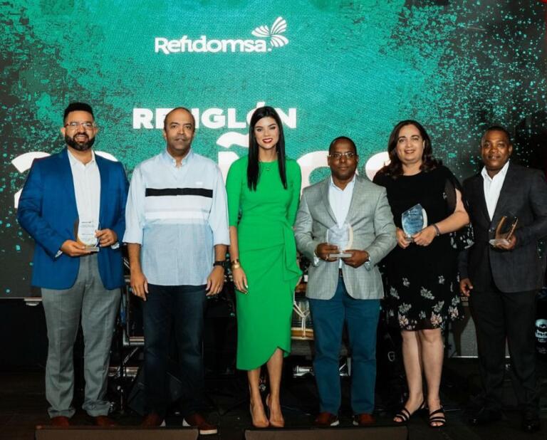 Refidomsa reconoce a 51 colaboradores por destacado servicio