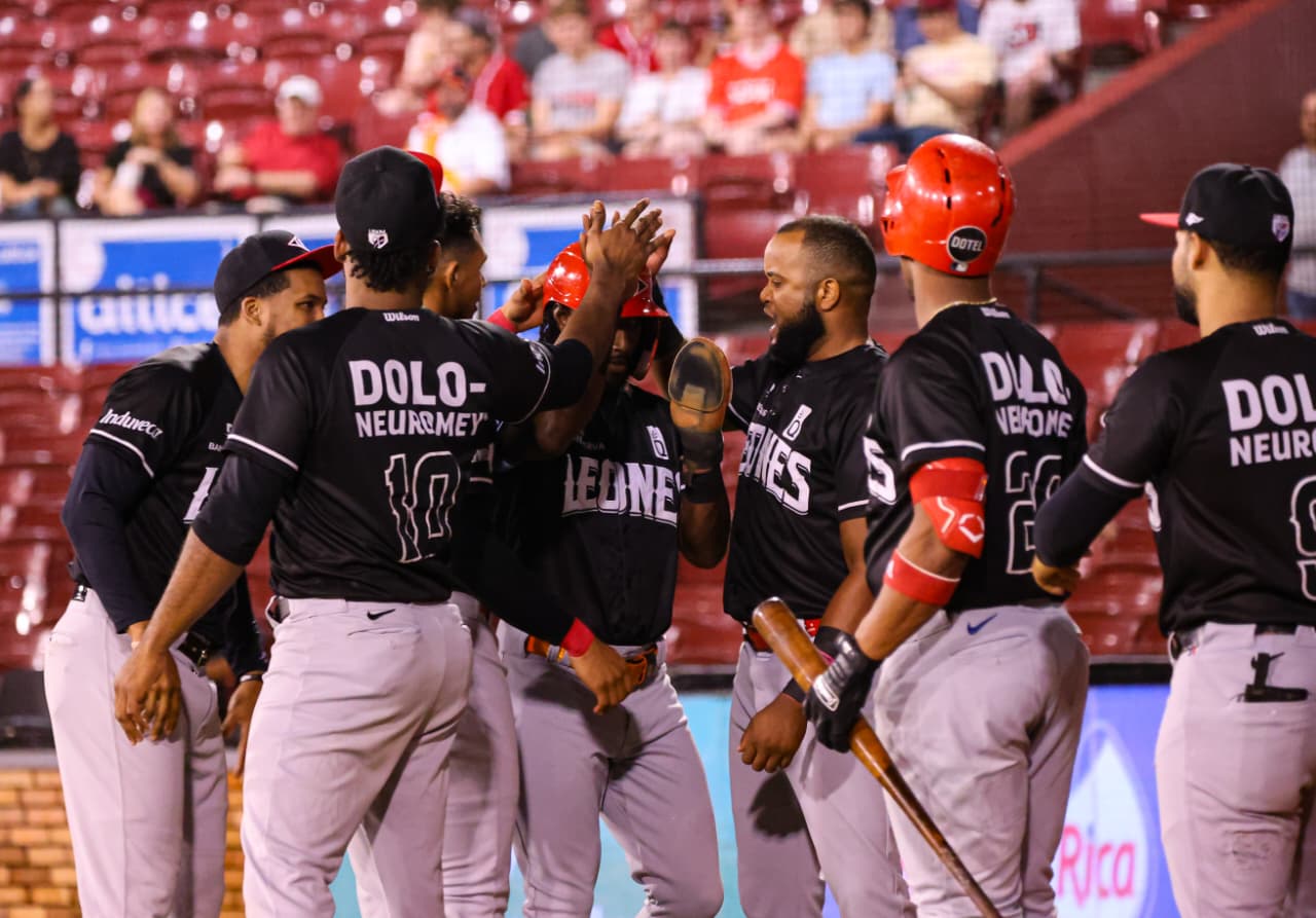 Leones ponen un pie en la final con triunfo en SFM