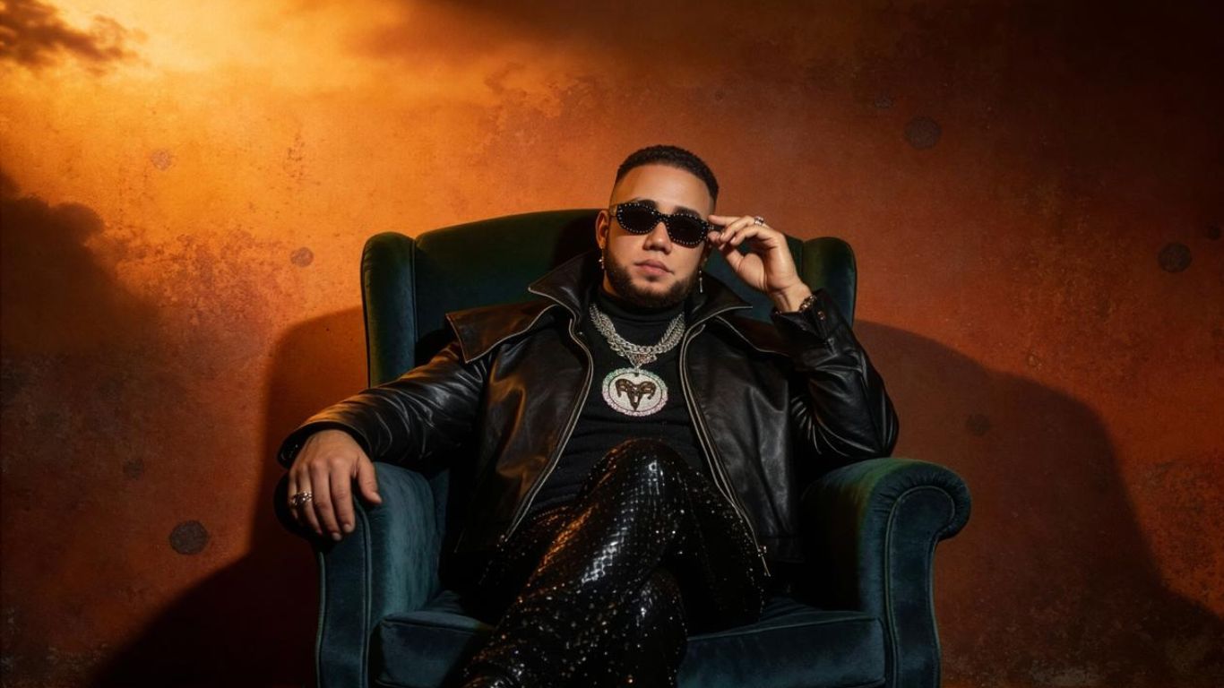 Elvis Martínez presenta su más reciente sencillo “Ni Loco”