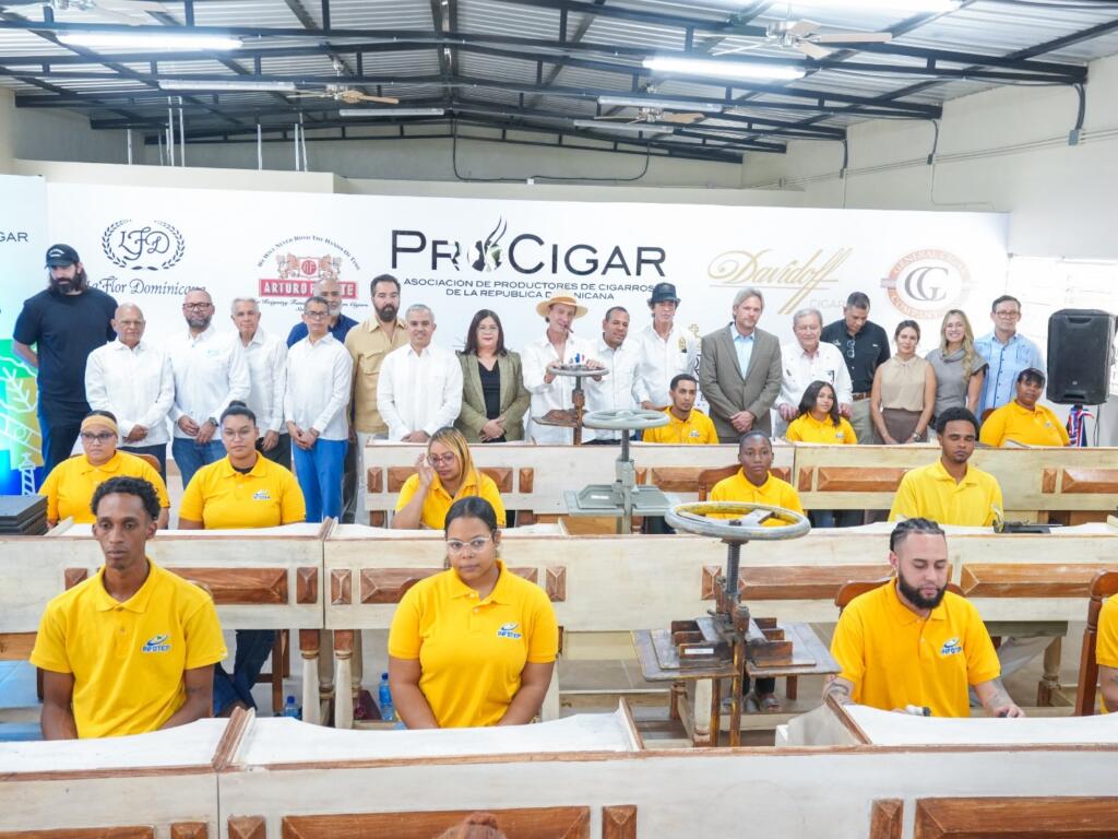 Infotep y Procigar inauguran en Tamboril la Escuela de Tabaqueros