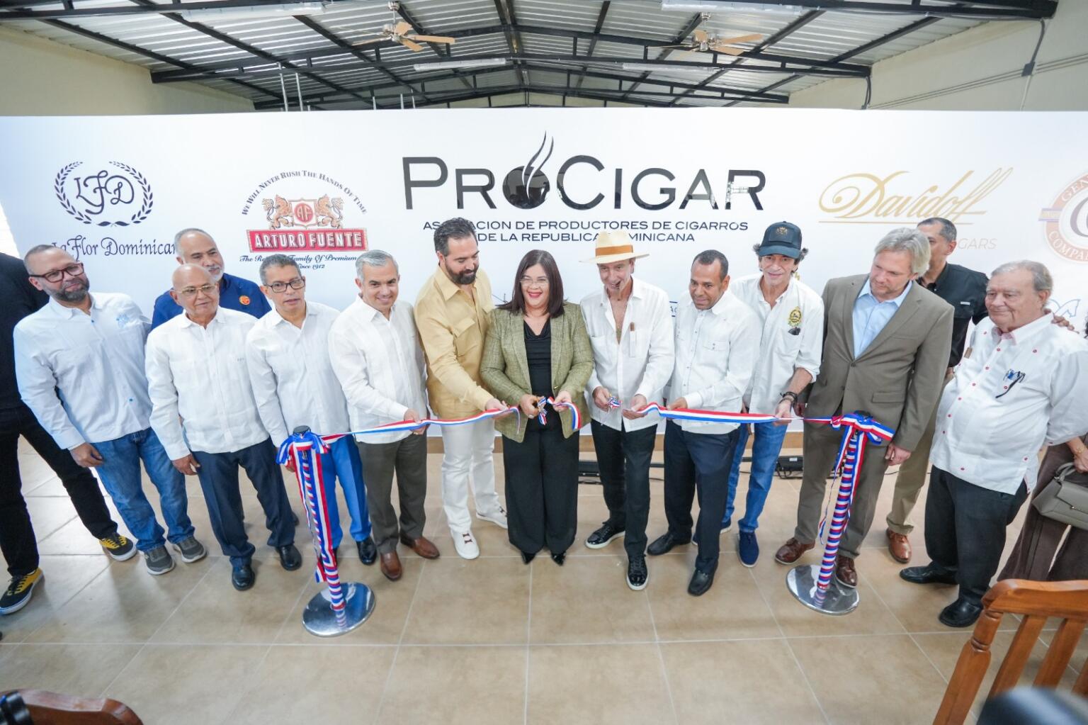Infotep y Procigar inauguran en Tamboril la Escuela de Tabaqueros