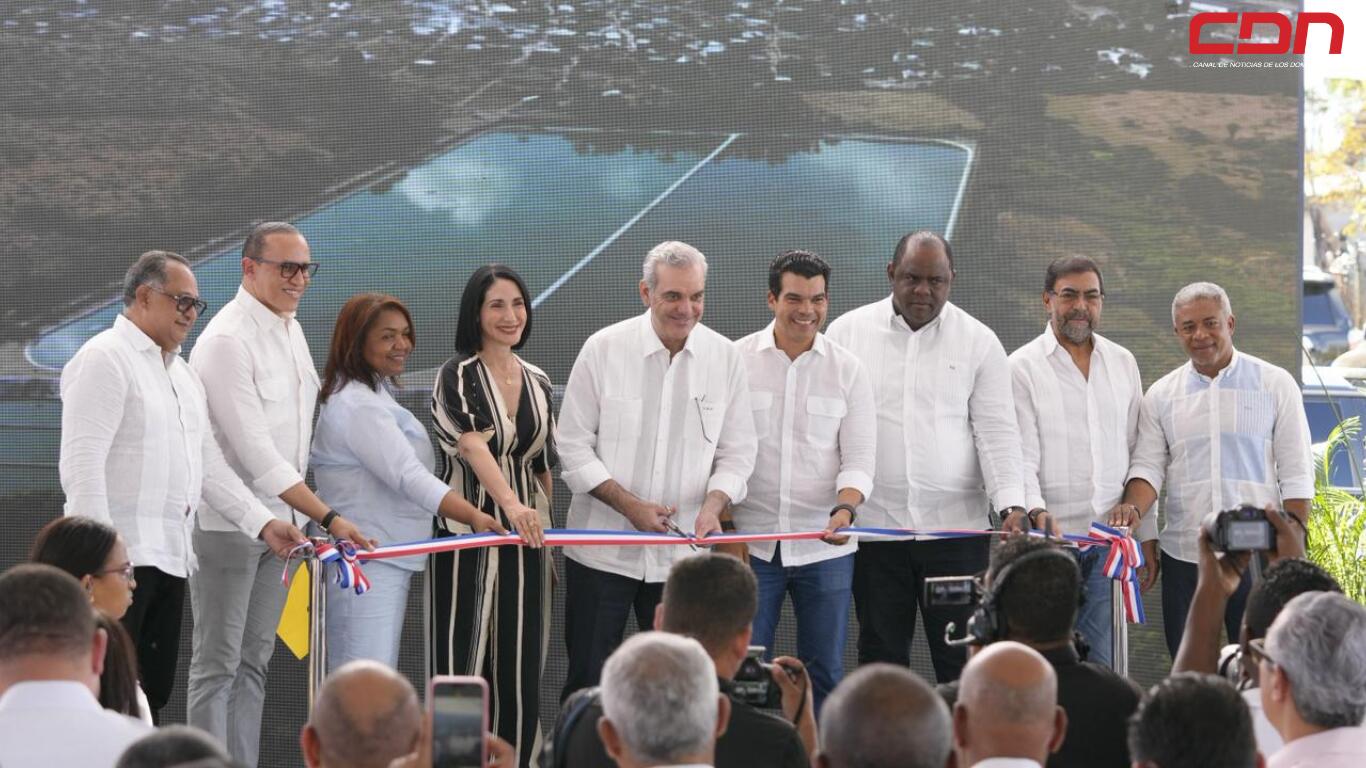 Abinader y Wellington Arnaud inauguran planta de tratamiento
