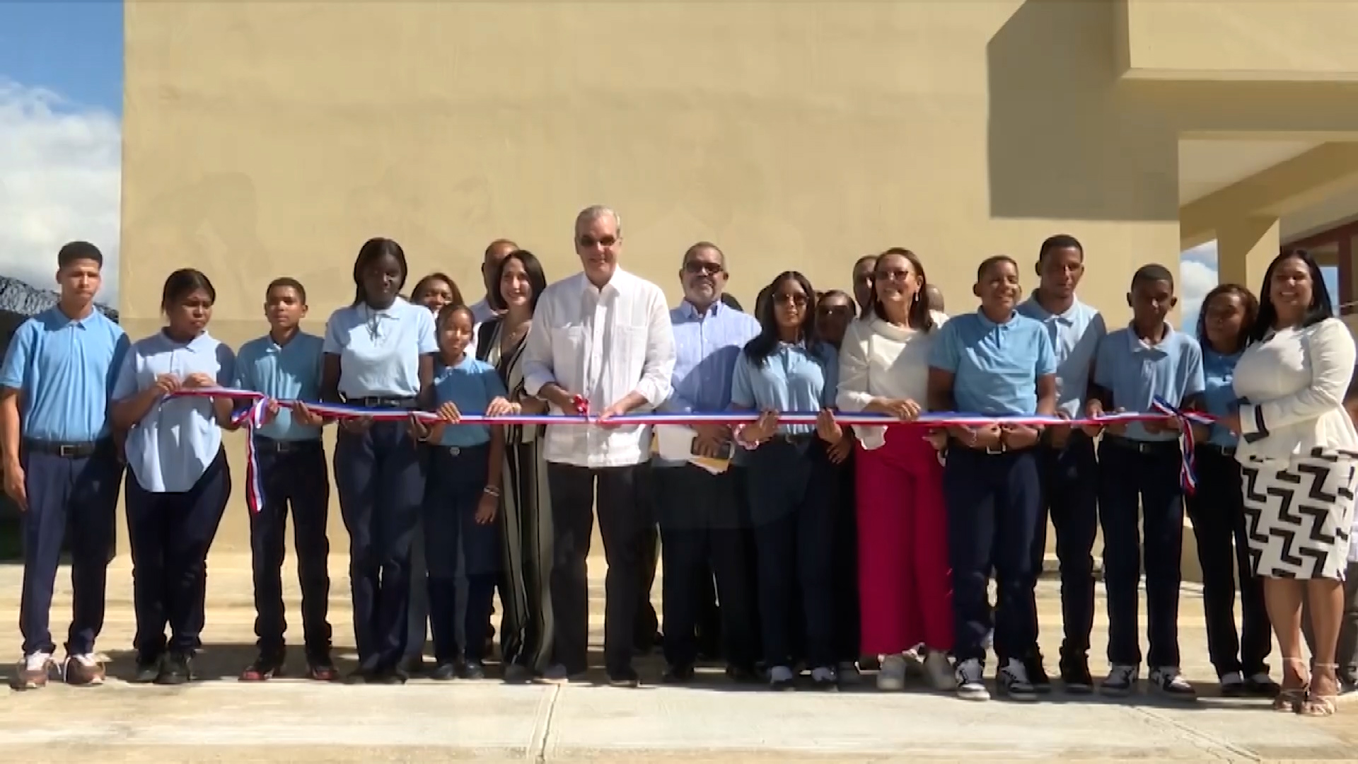 Abinader inaugura obras en Las Matas de Farfán